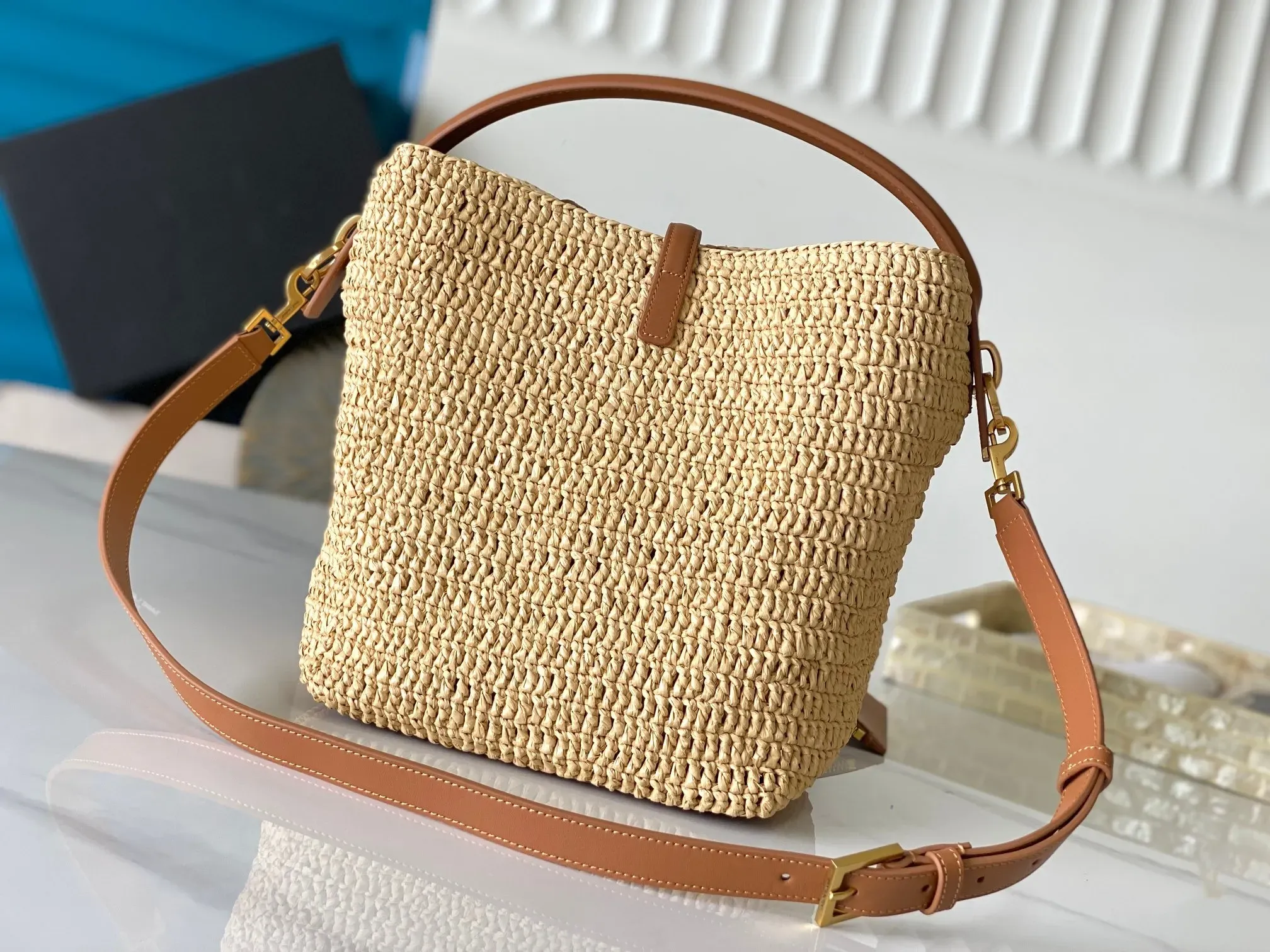 Totes The Lafite Grass Bucket Bag with Extreme Relaxation Classic with ...