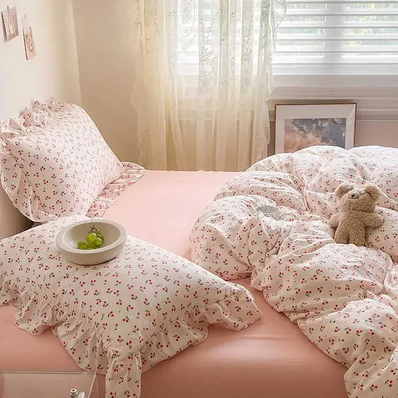 Heart & Cherry Bedding Set: Premium Quality Double Bed Duvet Set - Shop ...