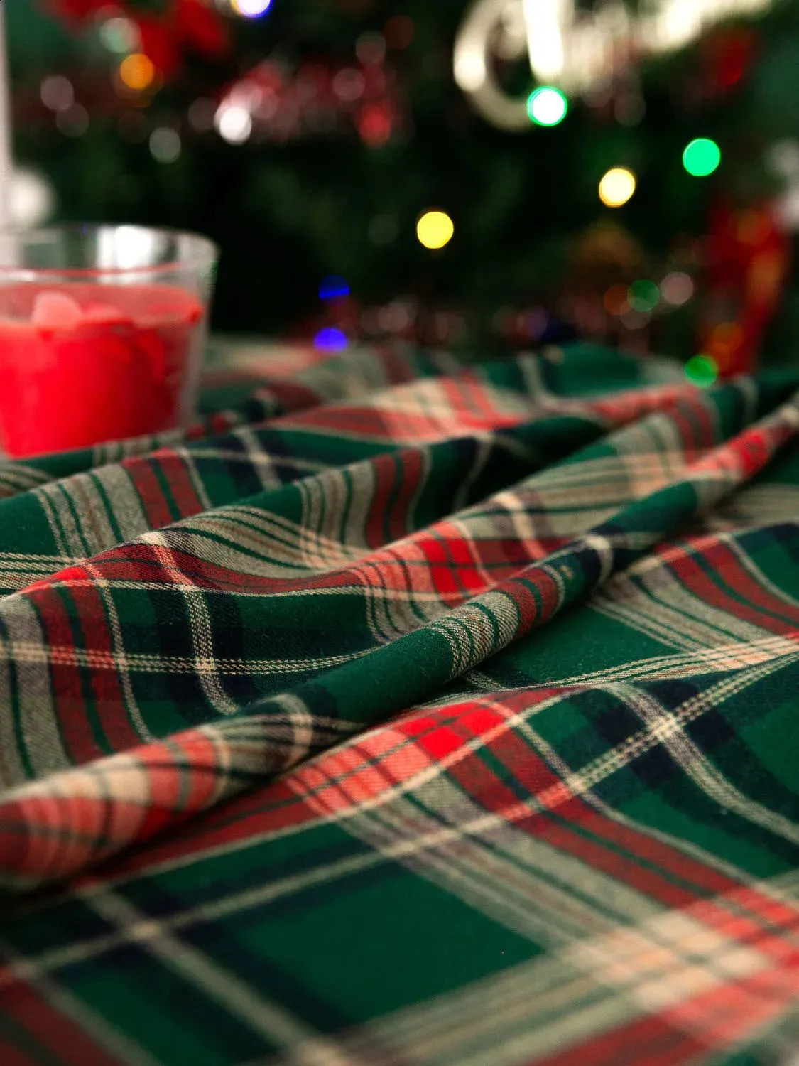 Festive Elegance: Rectangular Checkered Tablecloth for Family ...