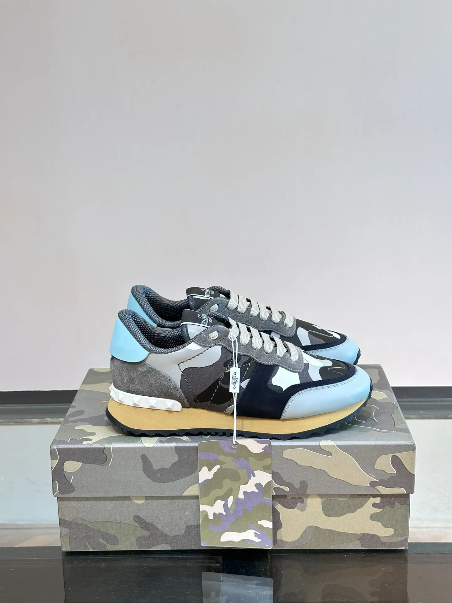 2025 Spring NEWest Collections Beautiful Mens Designer Sneaker Casual ...