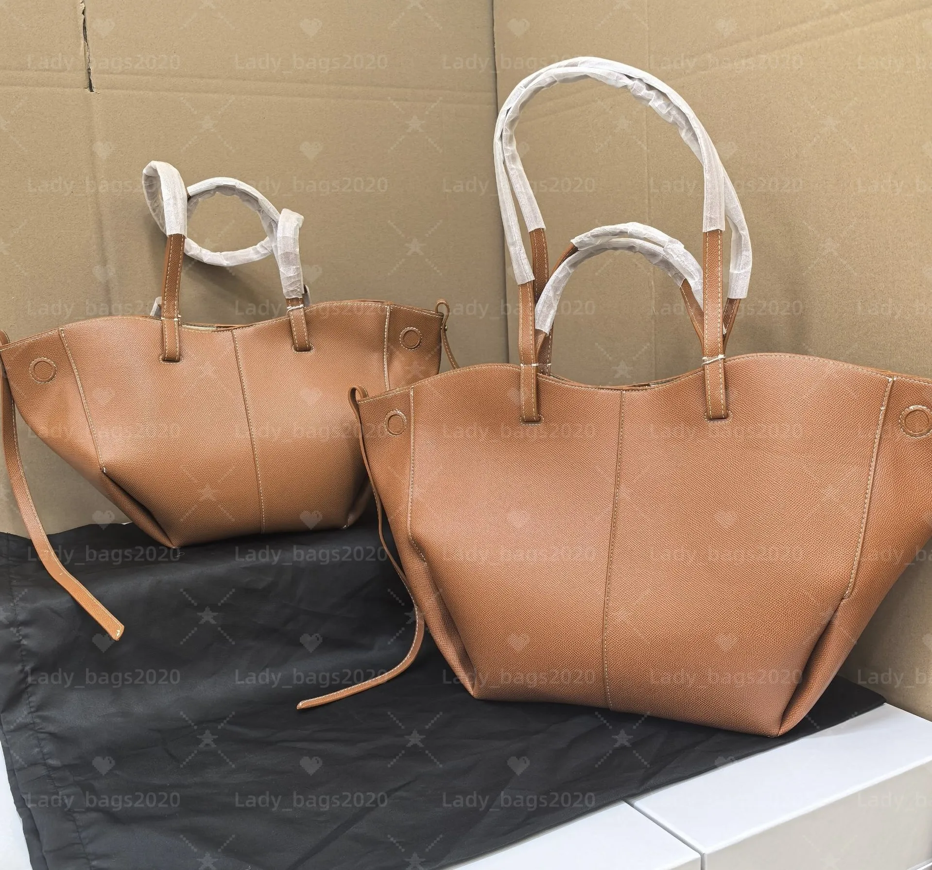 UN NANO Half Moon Cyme Brown Leather Tote 5A Full Grain UN NANO Half Moon Cyme Brown Leather Tote 5A Full Grain