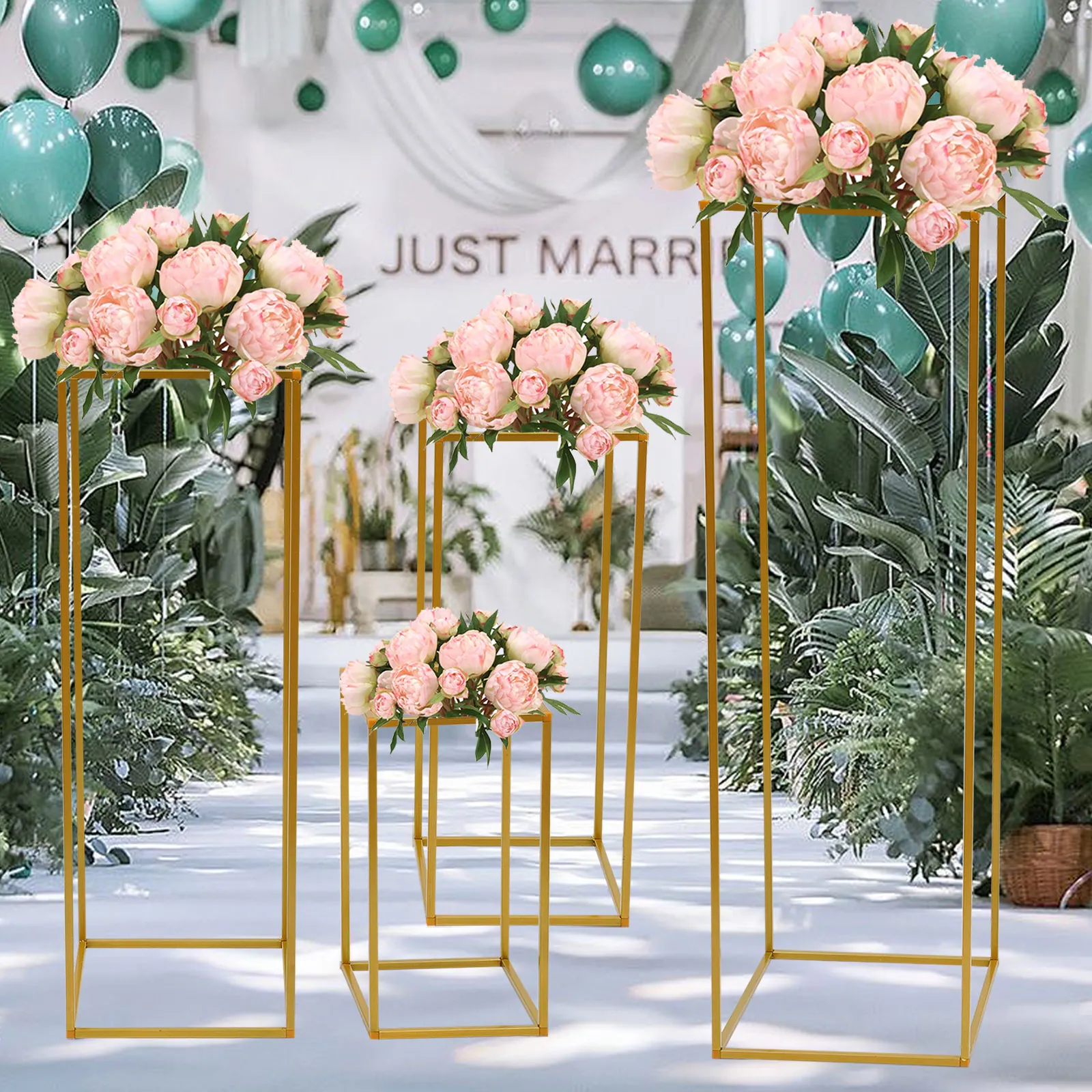 Gold columns for wedding | Beachweddingtips.com