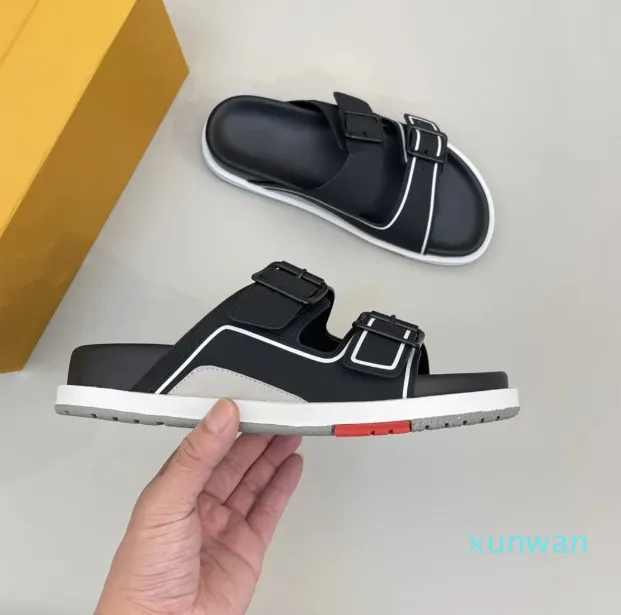 Bulk Luxury Designer Men's Slippers Trainer Mule With Metallic Leather ...