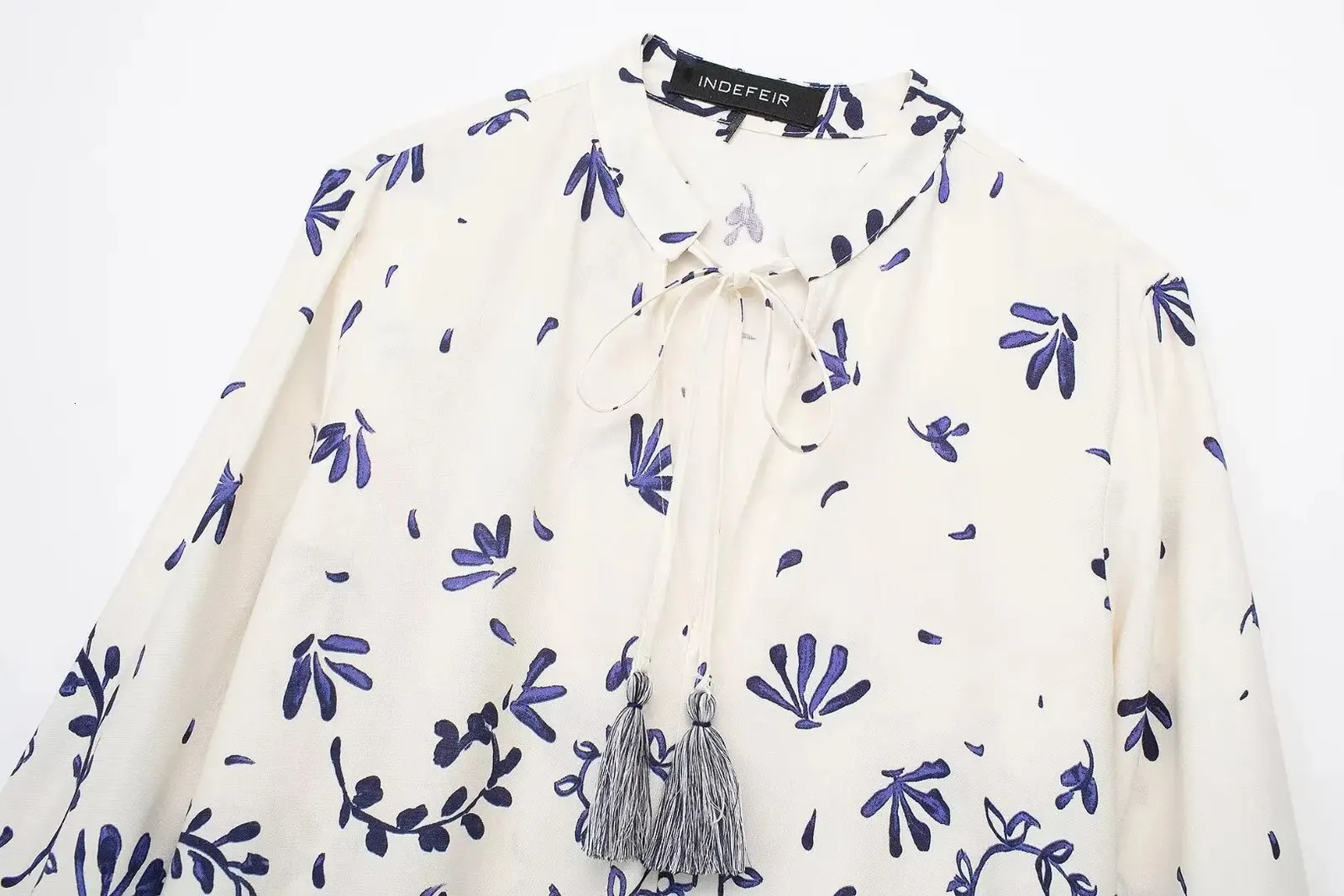 Long sleeve mid dress with V-neck and printed midi skirt for spring and ...