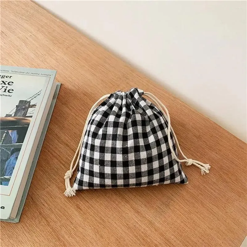 Pastoral Cotton And Linen Mesh Pull String Plaid Laundry Bags For ...