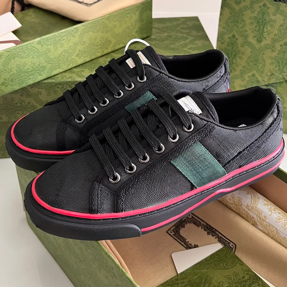 Bulk Designer Sneakers Shoes: Classic Canvas Tennis Shoes For Men ...