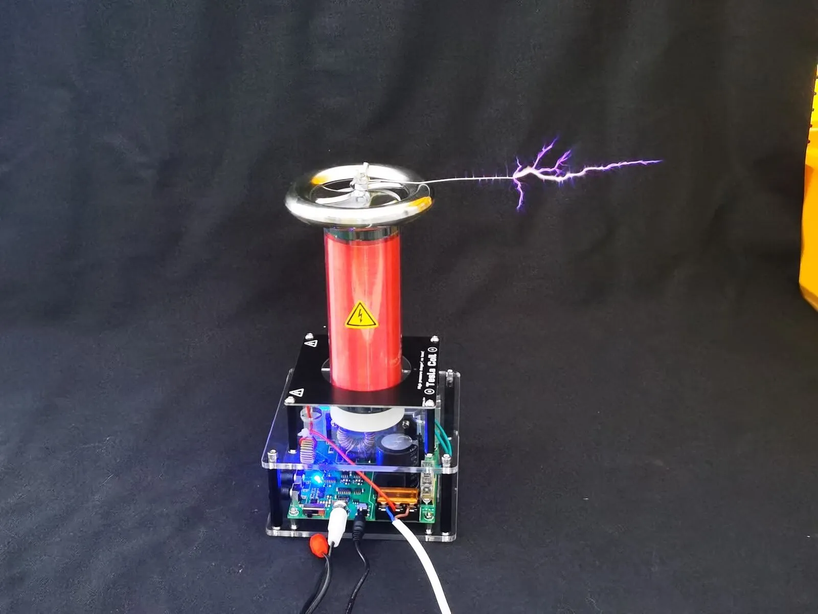 Tesla Lightning Generator