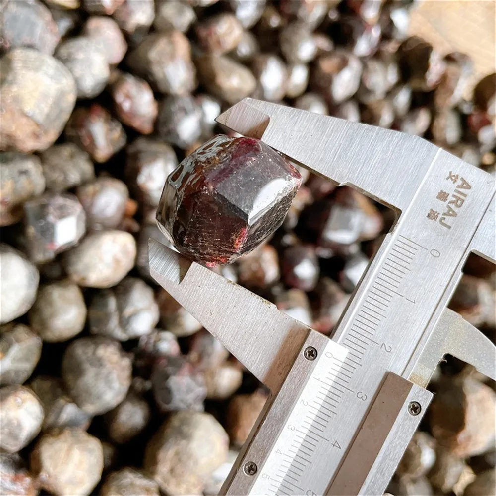 Natural Red Garnet Ore Rough Quartz Crystal Mineral Specimen for ...