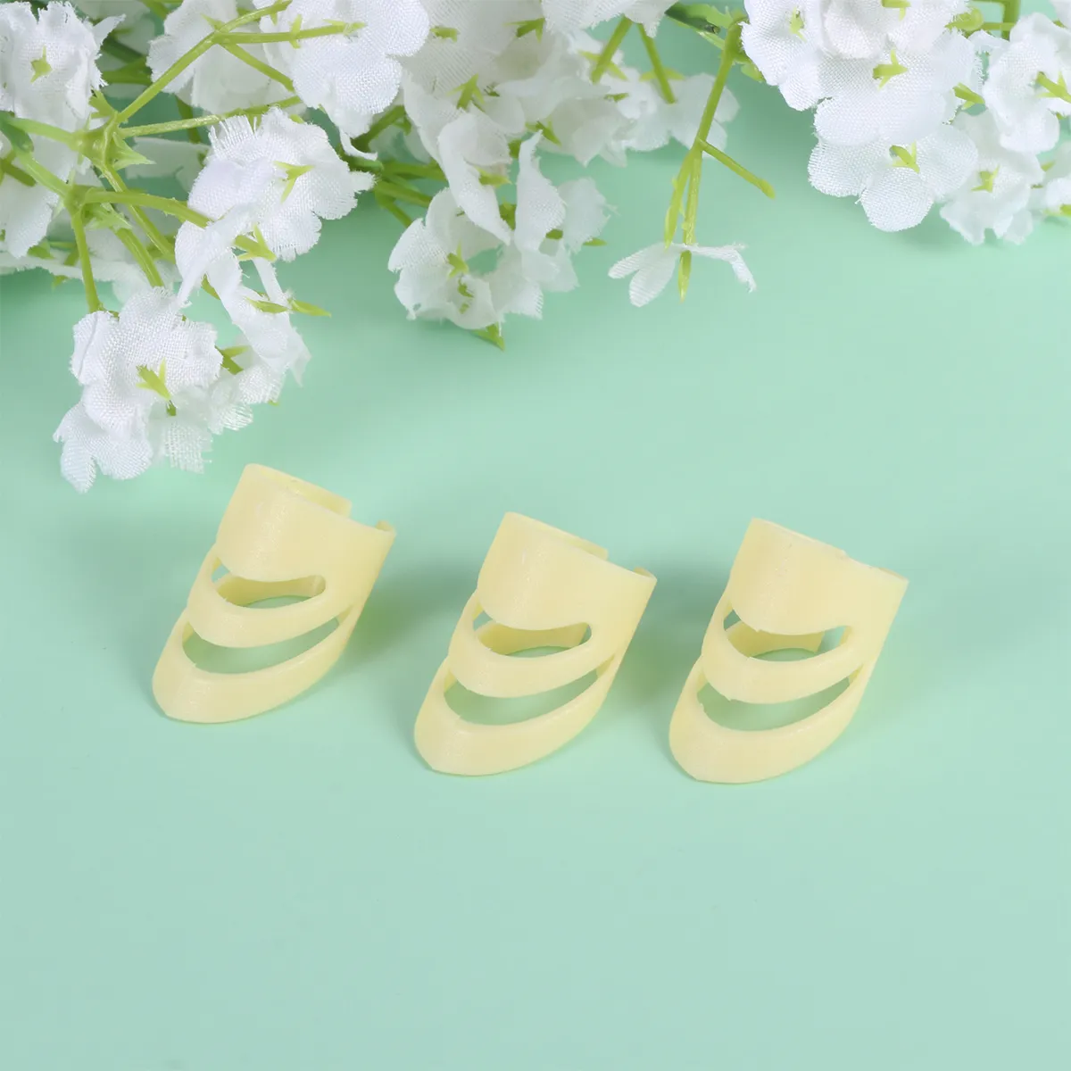 DHgate.com:2 Pack M-Sized Multicolor Plastic Finger Picks for Guitar ...