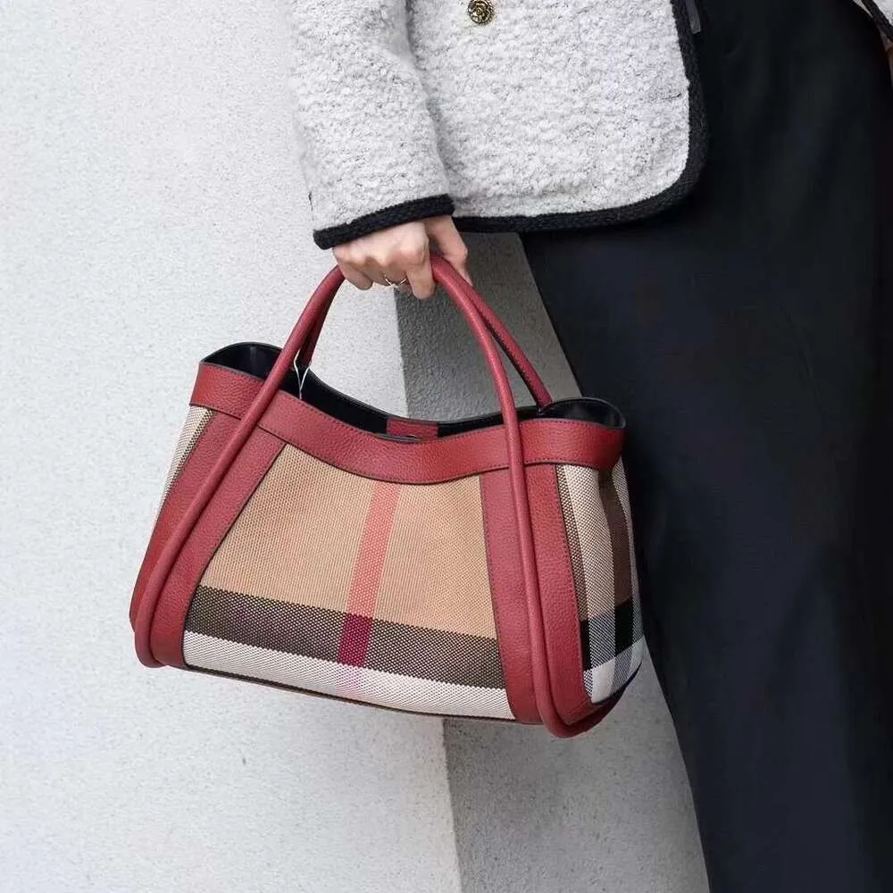 Chic Designer Women's Handbag in Leather and Canvas with Trendy ...