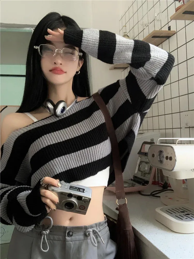 Hikigawa Casual Contrasting Color Striped Women's Sweater with Slanted ...