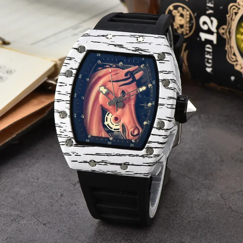 IV Luxury Sports Men's Watch With Woodcut Pattern, Diamond Inlaid ...