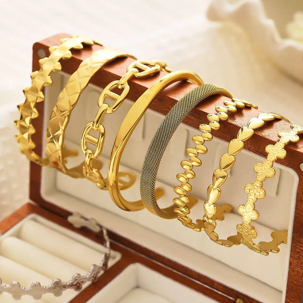 Modern bracelet designs store