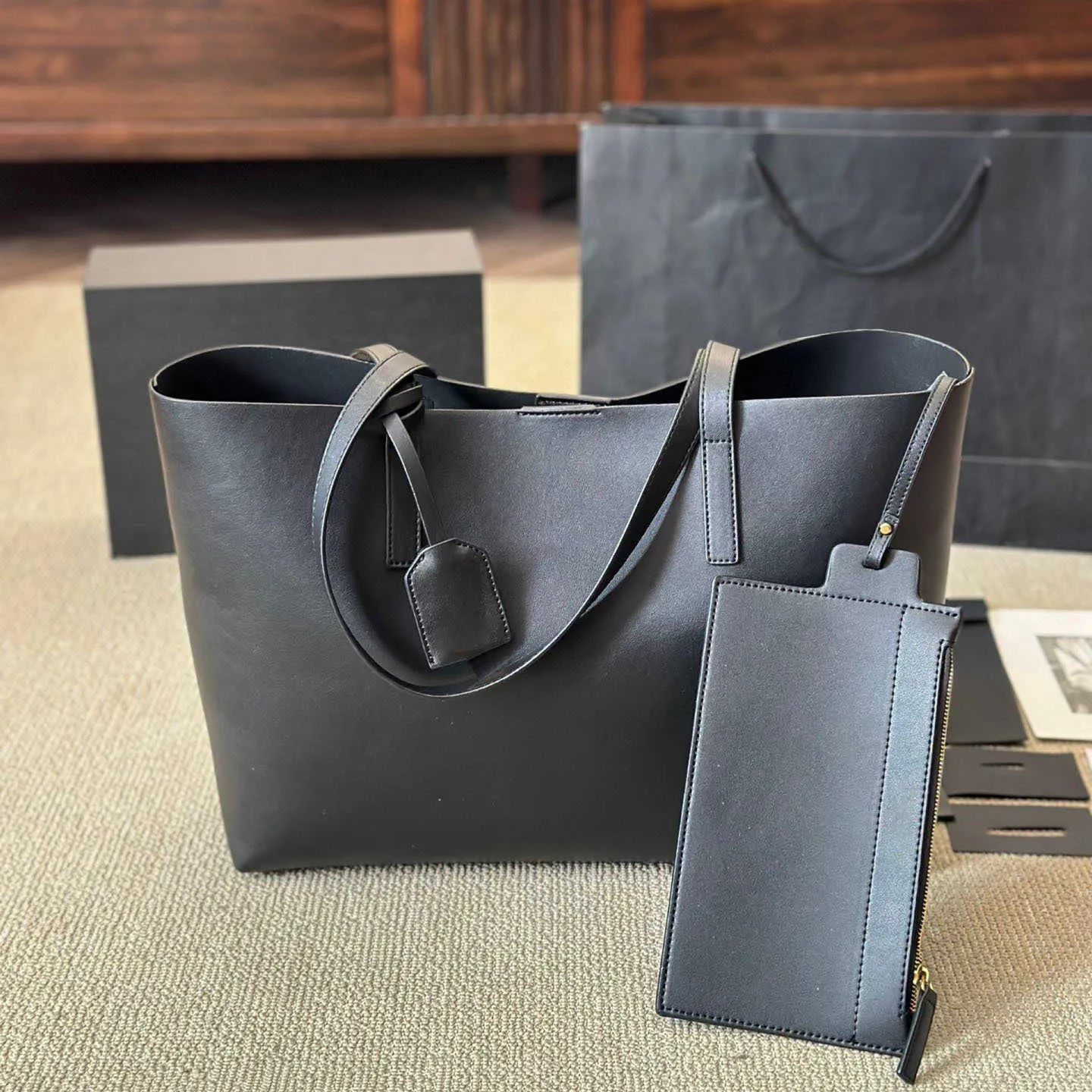 Designer Leather Tote: Luxury Fashion Handbag, Shoulder Bag, and Wallet ...
