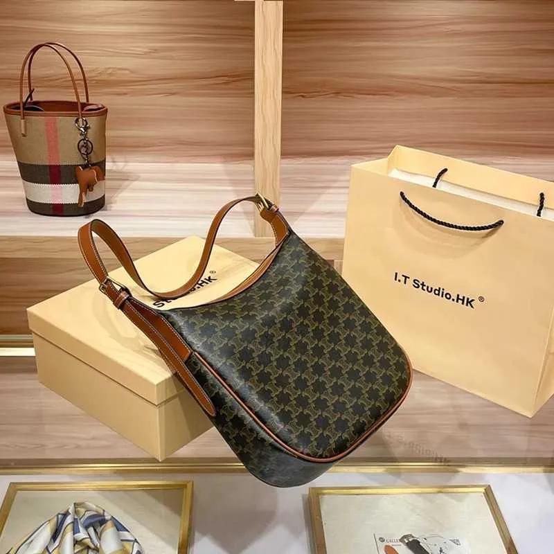 Stylish Armpit Bag: Hong Kong Designer Leather Crossbody - Trendy ...