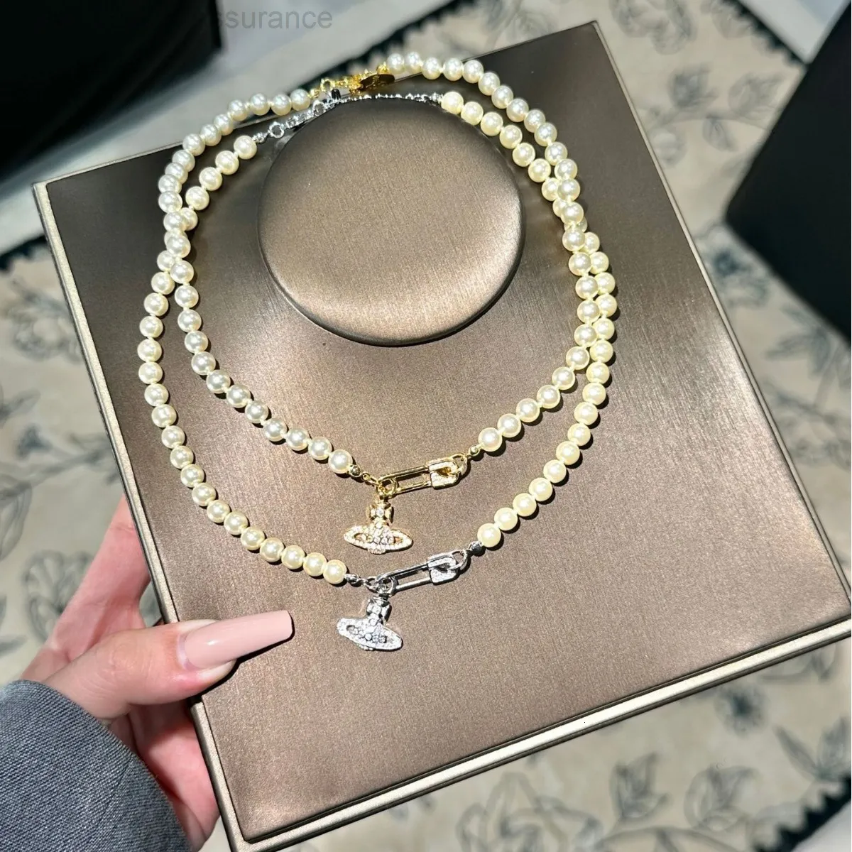 Necklace Designer for Woman Viviennai Westwood Luxury Saturn Necklace Queen Dowager High Version Classic Saturn Planet Pearl Pin Necklace Micro Anchor