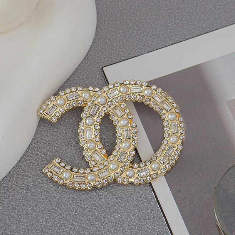 Luxury Brand Letter Brooch Pins: Designer Jewelry Rhinestone Pin for ...