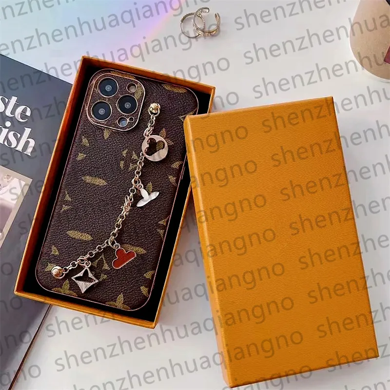 Phone Case On A Chain: Protective Phone Cover With Metal Chain Wrist ...