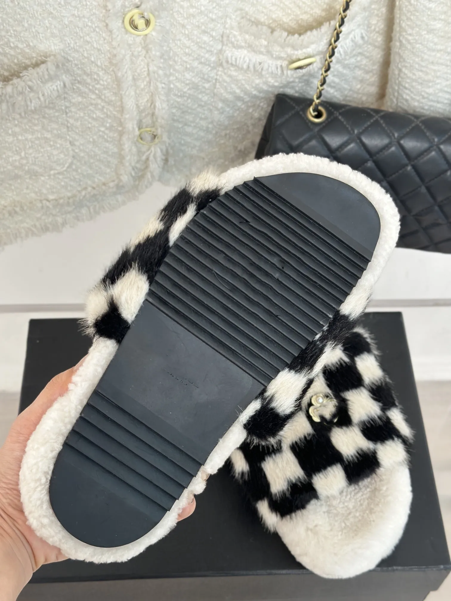 Chanells Womens Classic Pearl Clover Checker Fluffy Shearling Slippers ...