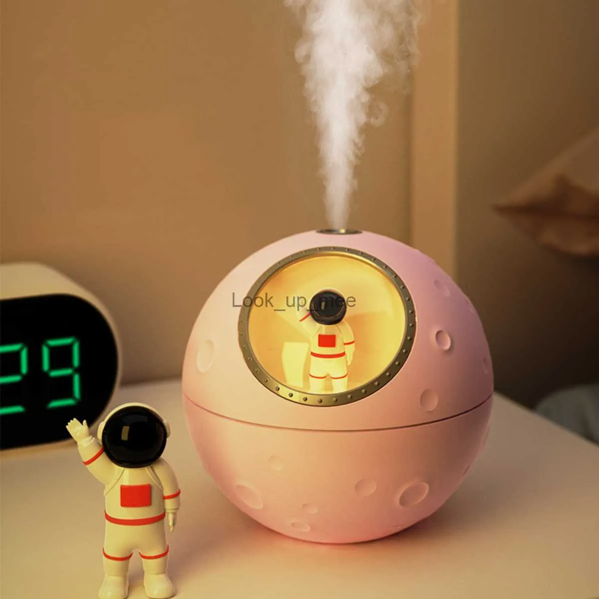 DHgate.com:Mini Humidifier, Astronaut Aroma Diffuser with LED Light ...