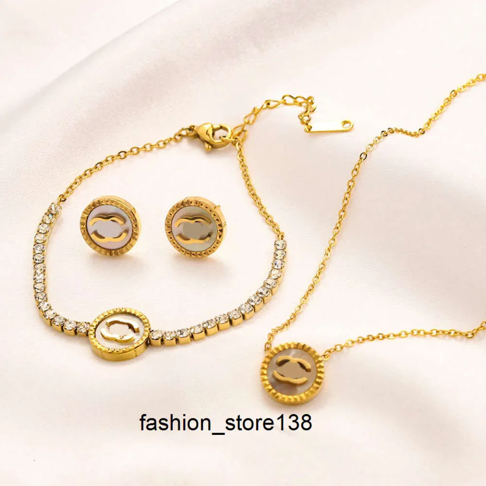DHgate.com:Exquisite 18K Gold Jewelry Set: Necklace, Bracelet, Stud ...