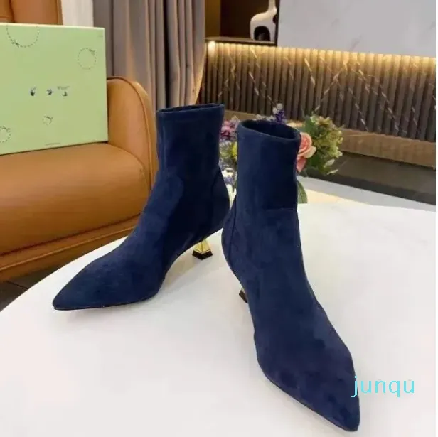 The Iconic Boots Of The Mid Tube Elastic Boot Provides A Classic Look ...