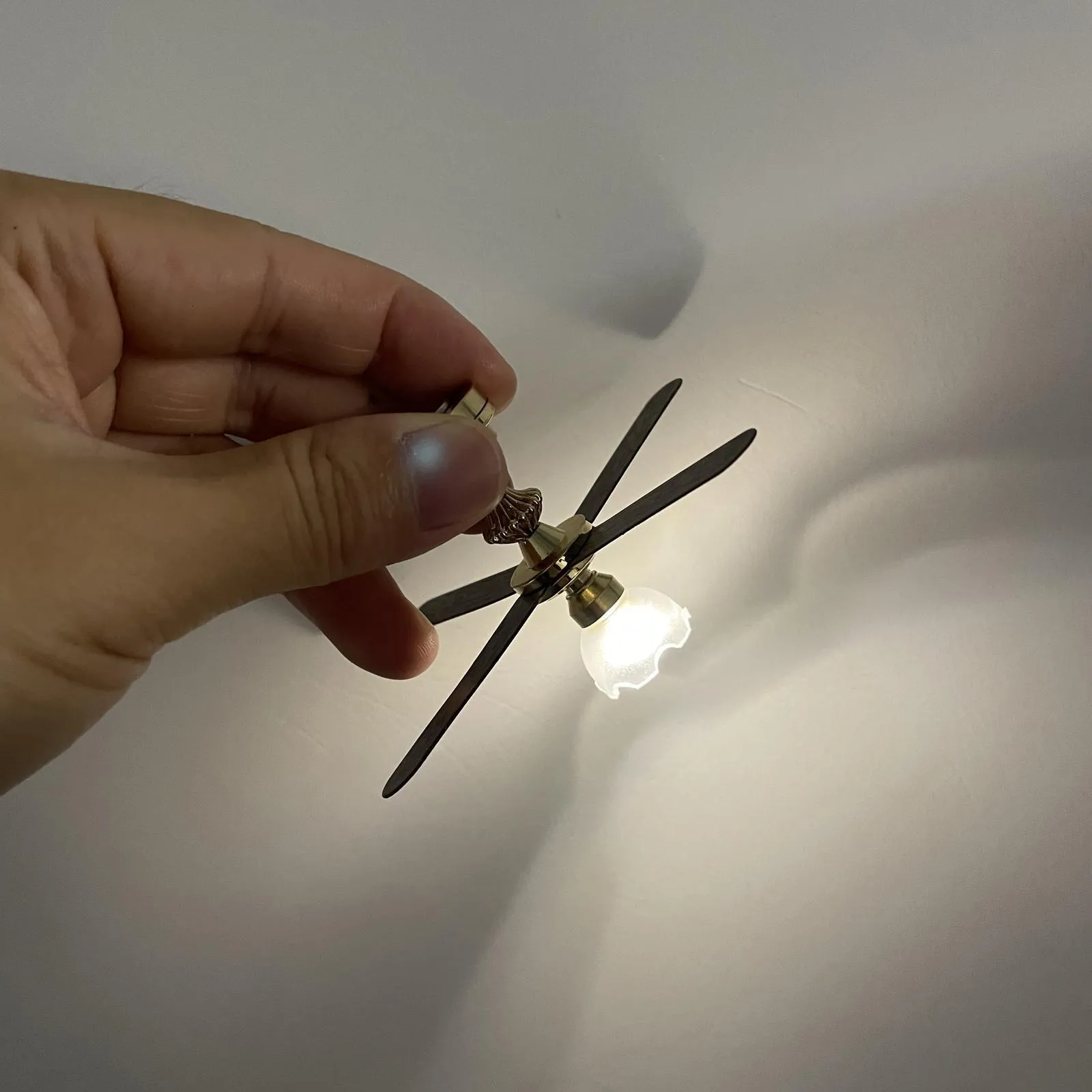 Battery Powered Ceiling Fan 1/12 Scale Dollhouse Ceiling Lamp Fan