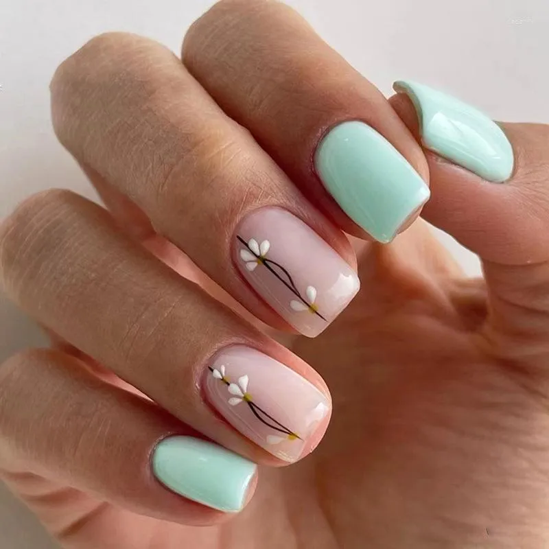 24Pcs Short Simple Flower Fake Press On Wearable Square Green Full Cover Acrylic Nail Tips Finished Manicure 2024 New Design