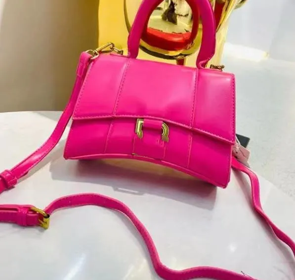 DHgate.com:Women's Classic Flip Bag: Elegant 2024 Stitching for Daily ...