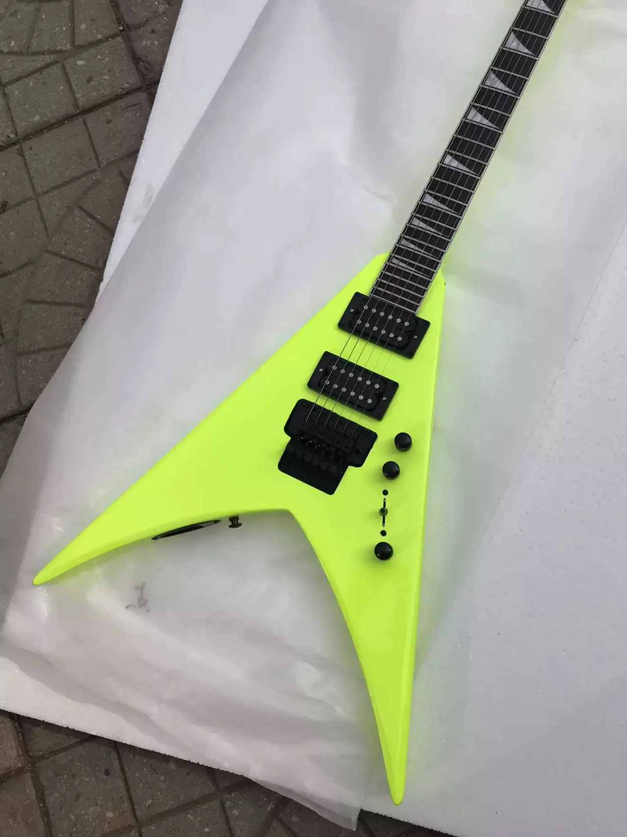 Jack Son Fluorescent Green V Headless Electric Guitar With Shark Fin ...