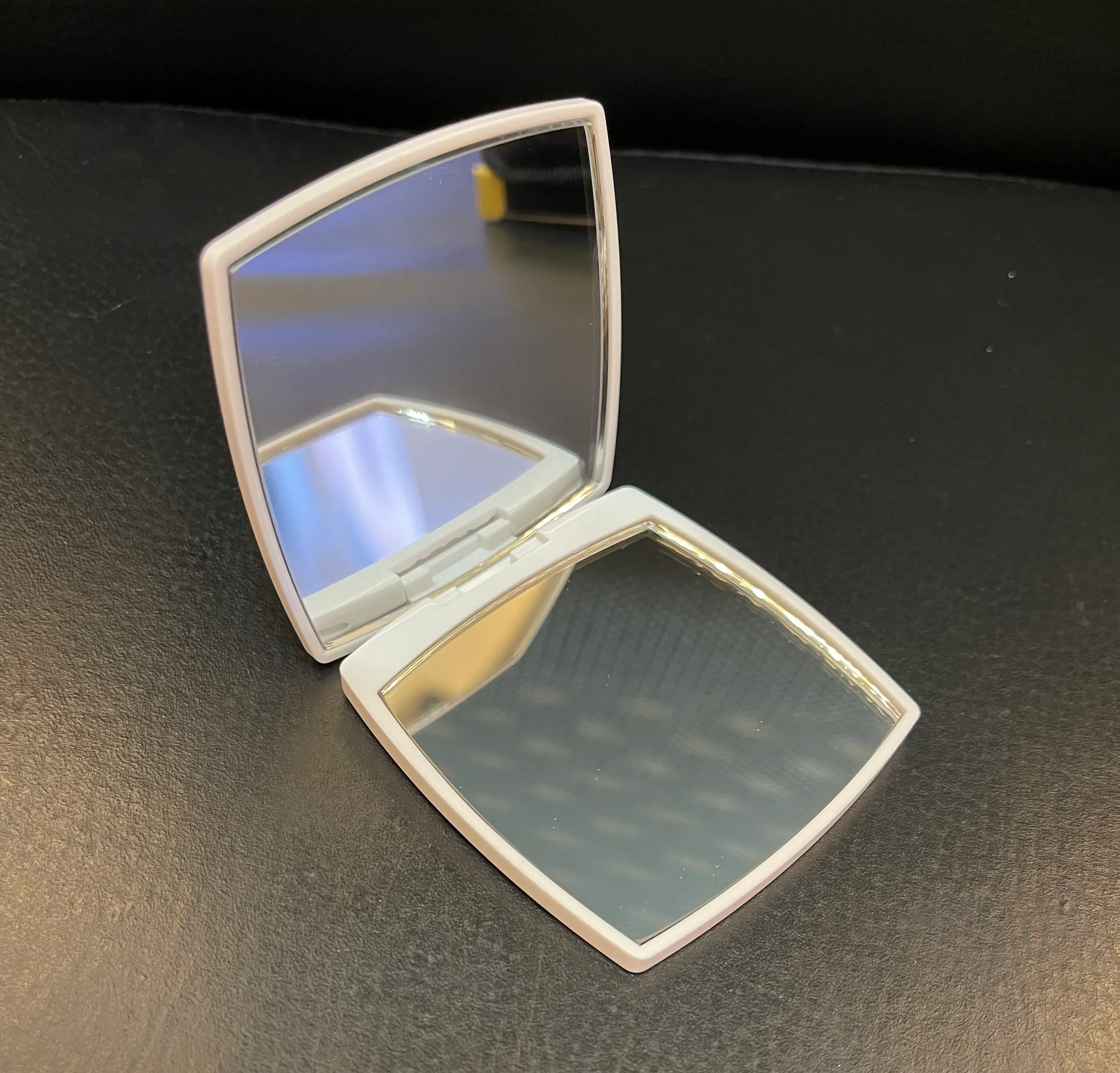 DHgate.com:Fashion Acrylic Cosmetic Portable Mirror, 3 Colors (White ...