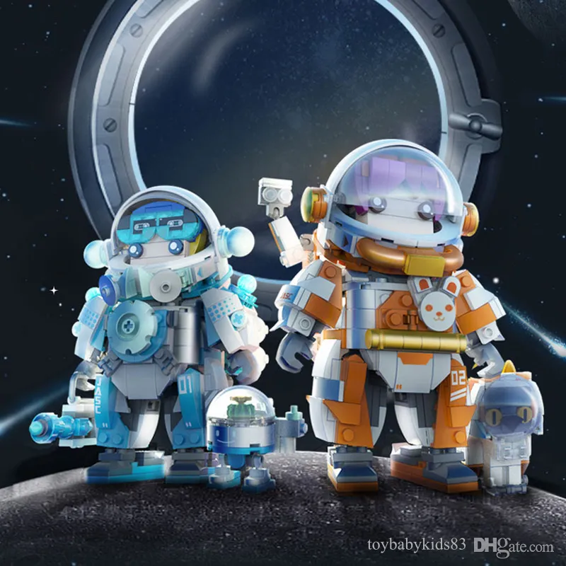 Astronaut Bearbrick Figures: Buildable Brick Expression Model Kit for ...