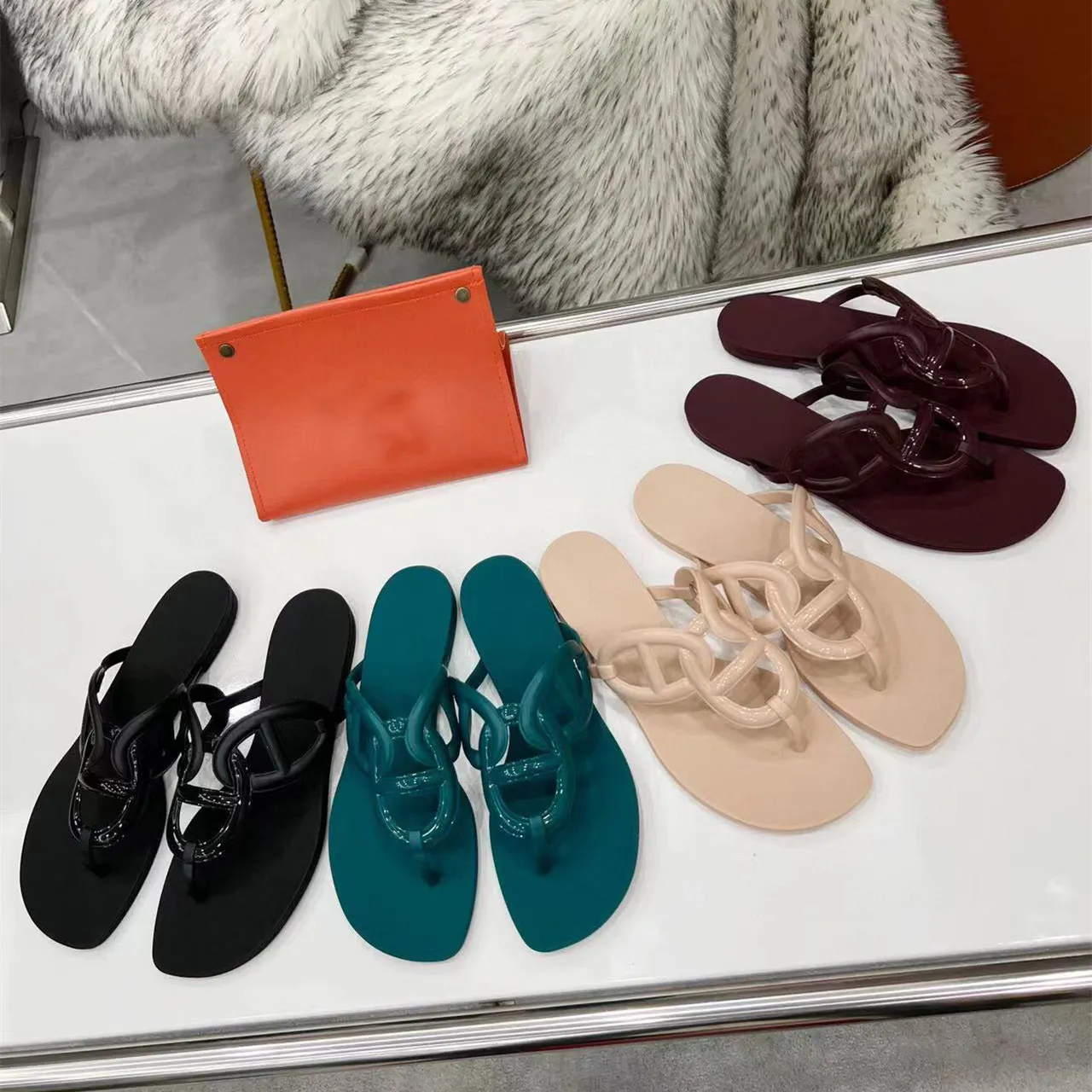 Designer Womens Slippers Comfortable Flat Casual Beach Sandals Fashion ...