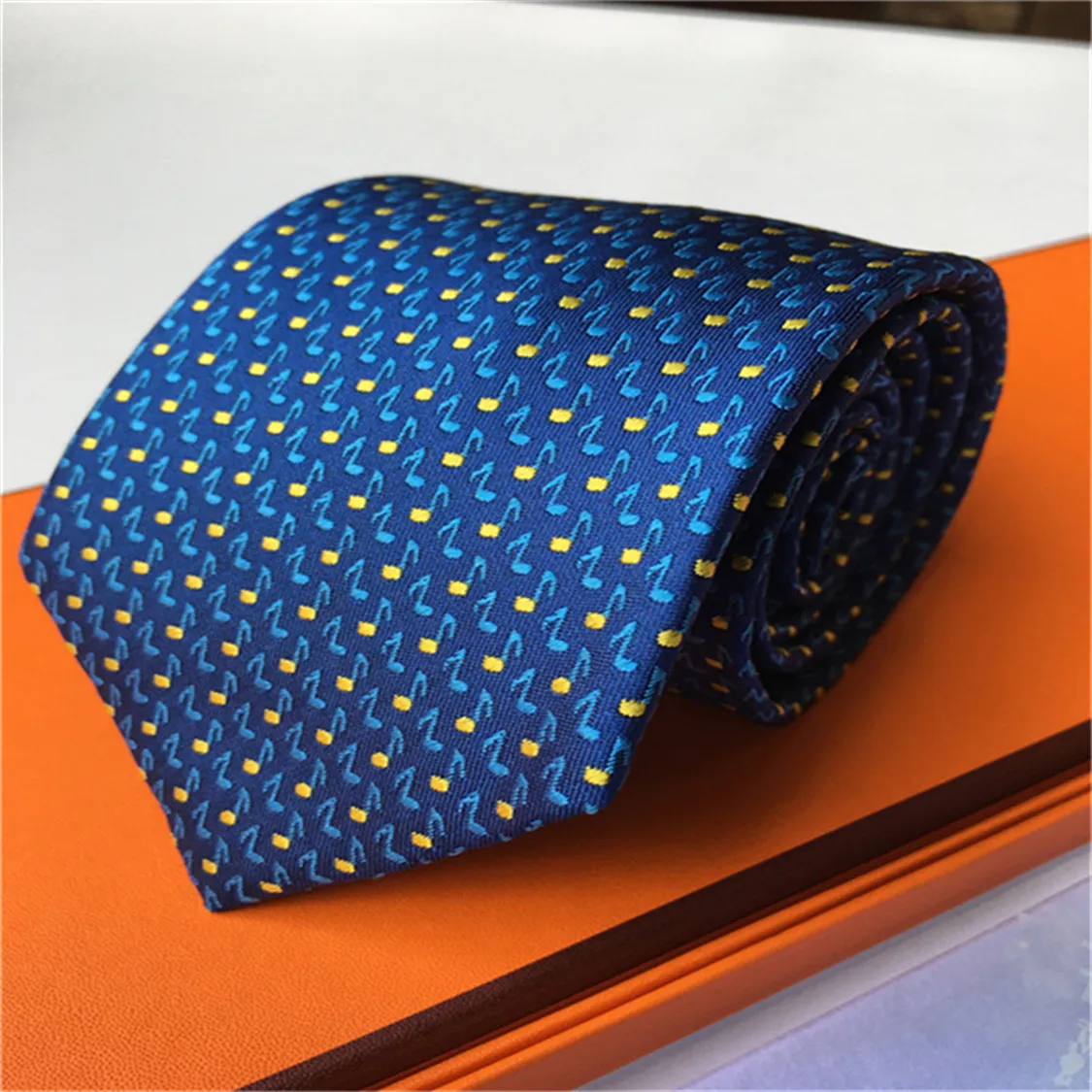 Elegantes Corbatas De Diseñador Para Hombres: Corbata Tejida Con ...