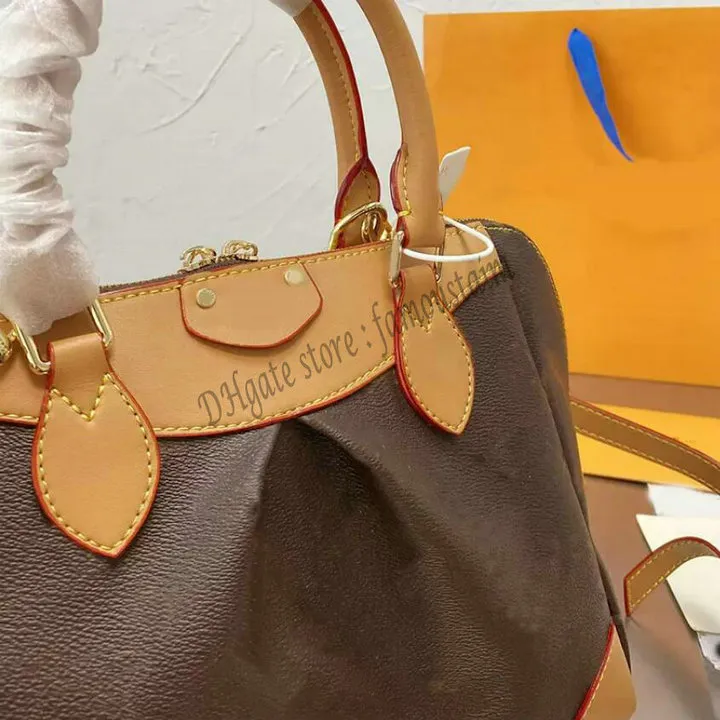 Stylish Women's Handbag With Detachable Montgomery Straps Perfect For ...