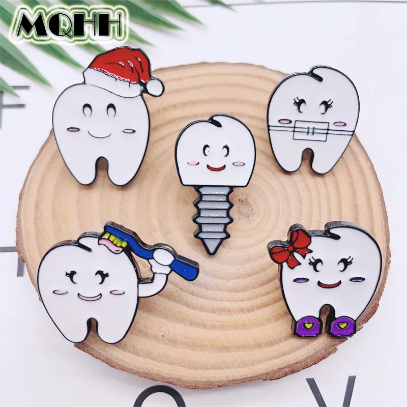 Enamel Pins, Christmas Hat Tooth Alloy Brooch, Creative Cute Smiley ...