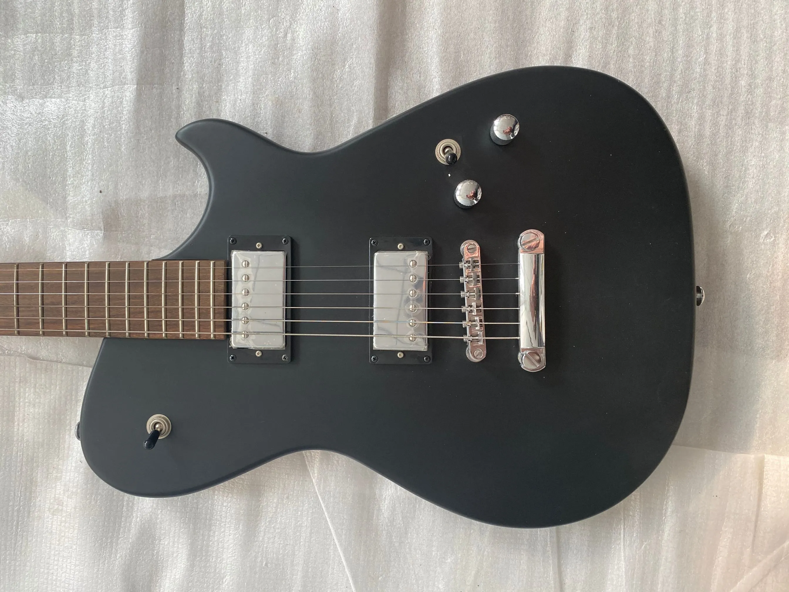 ₩153,154에서 희귀 Manson MA-1 Evo 새틴 블랙 일렉트릭 기타 크롬 하드웨어, 로즈 우드 핑거 보드 | DHgate