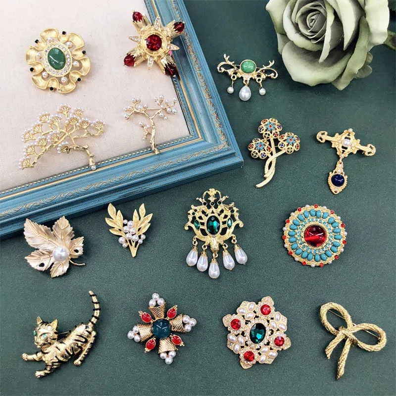 DHgate.com:Brooch Pins for Women: Exquisite Retro Palace Style Brooches ...