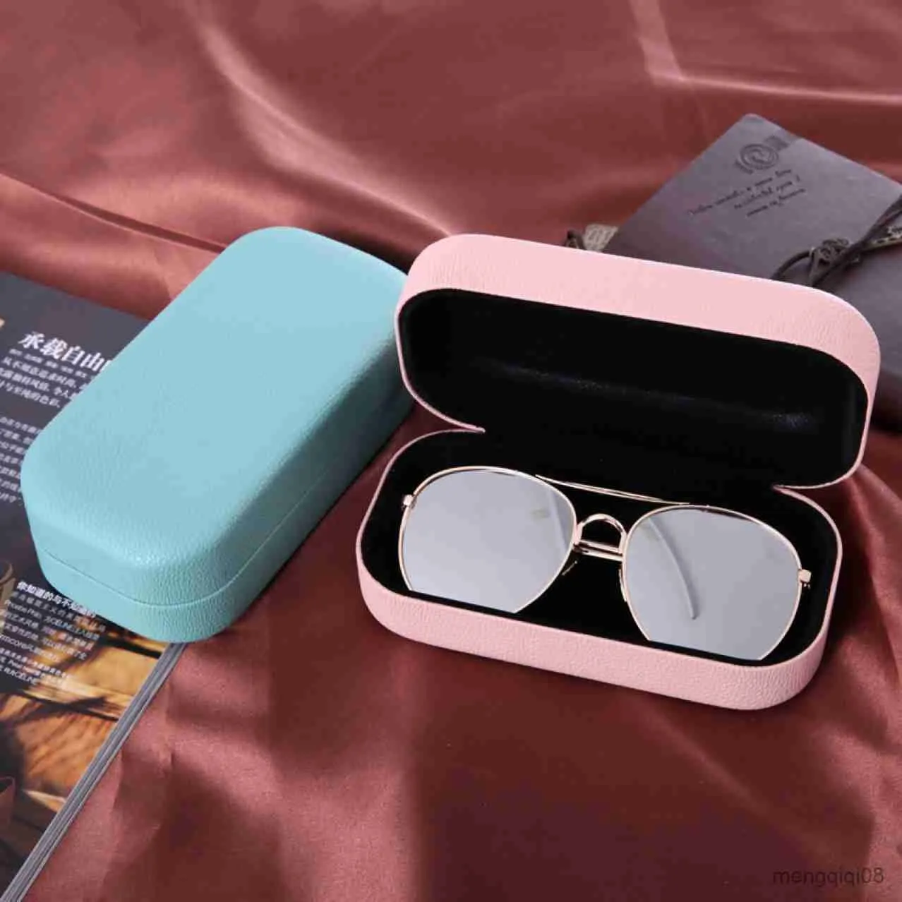 DHgate.com:Large Hard Eyeglass Case Cartoon Glasses Eye Sunglasses Case ...