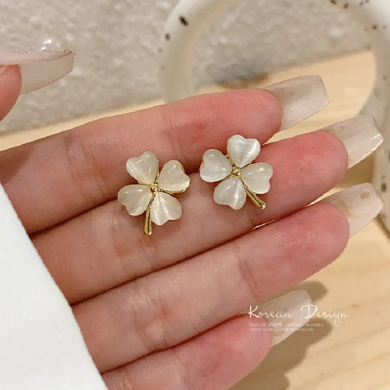 4 leaf clover stud earrings