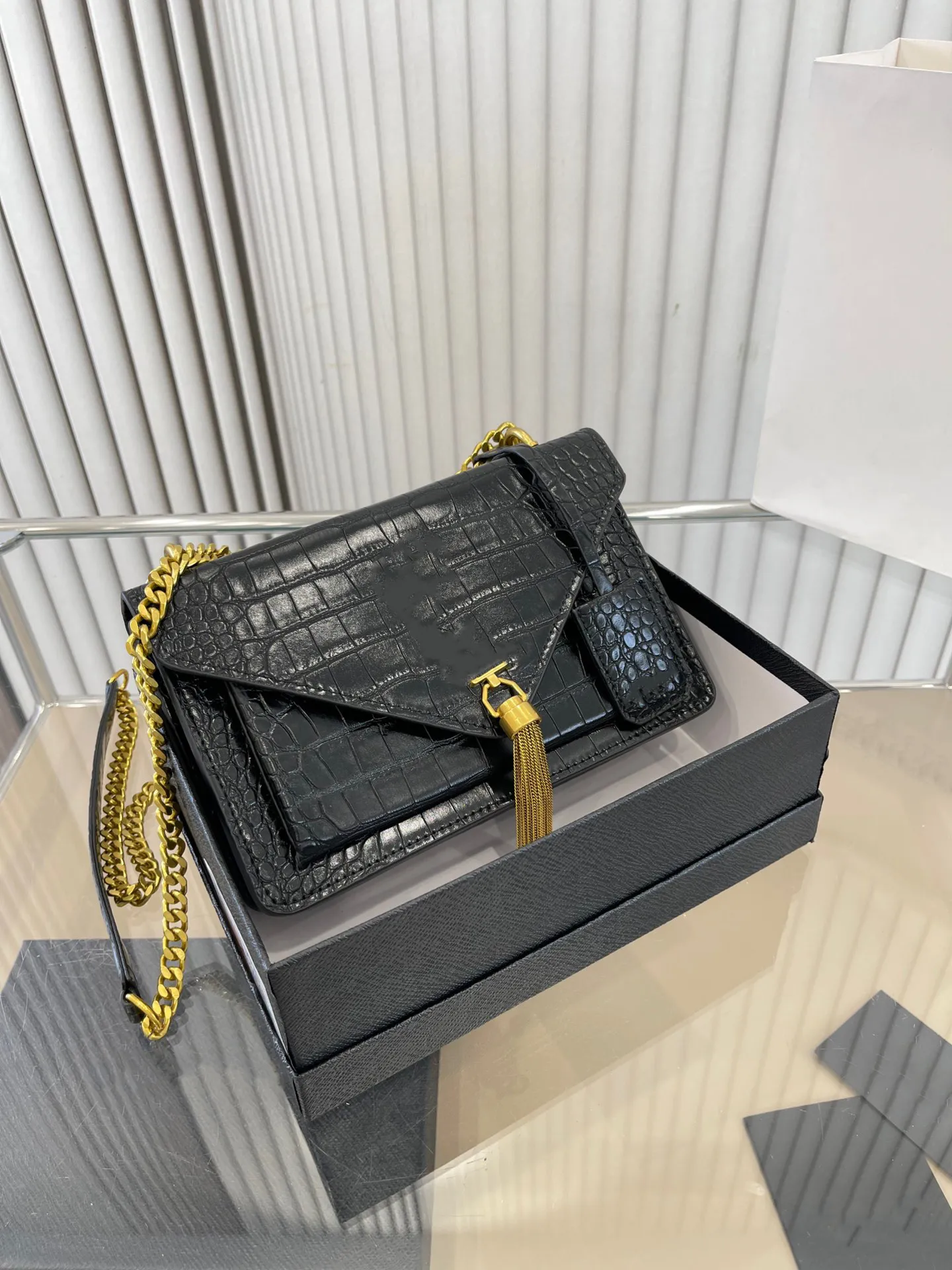 Spring and Summer Women's Alligator Leather Bag, Lychee Pattern Patent ...