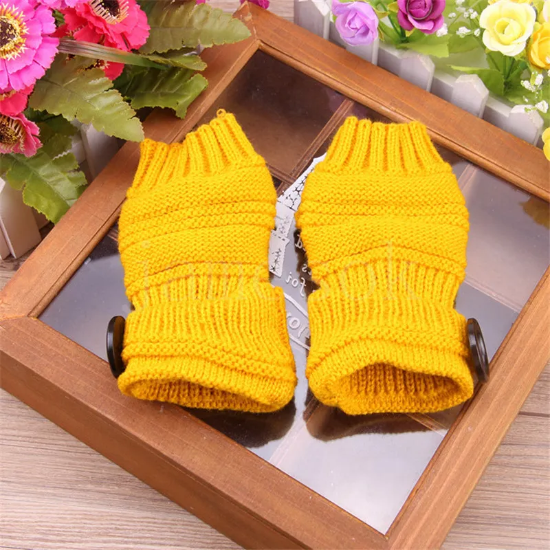 Button Wool Gloves Warm Hands Couples Typing And Playing With Mobile ...