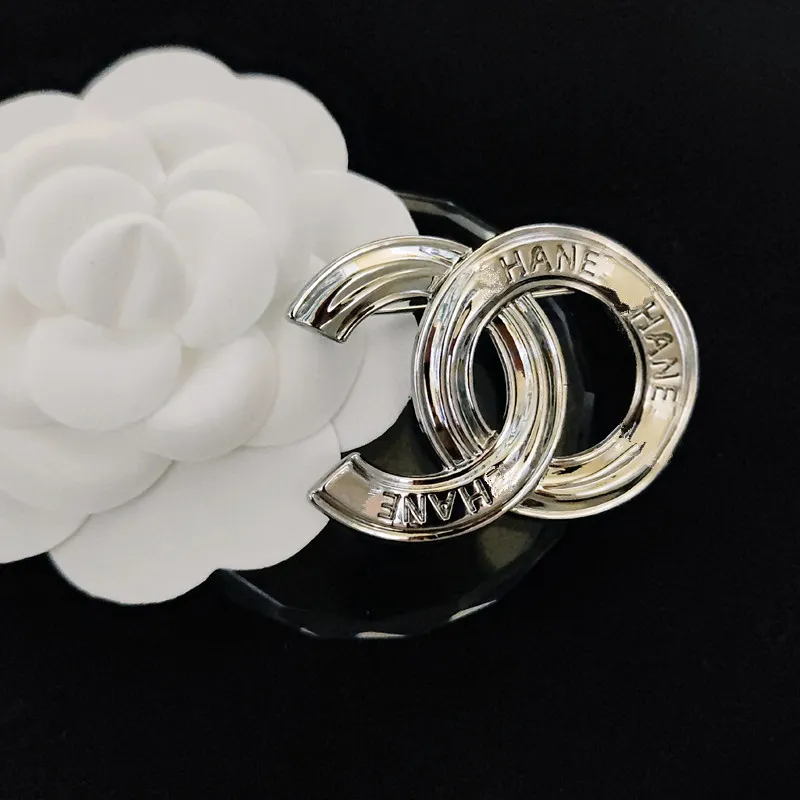 20 Style Luxury Womens Brand Desigenr Letter Brooches... From Green ...