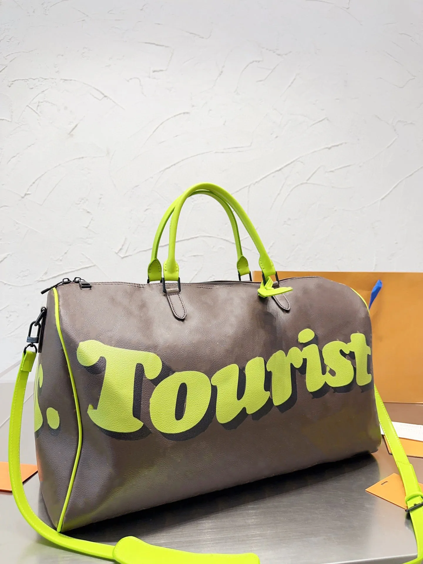 DHgate.com:Premium Waterproof Genuine Leather Travel Duffle Bag with ...