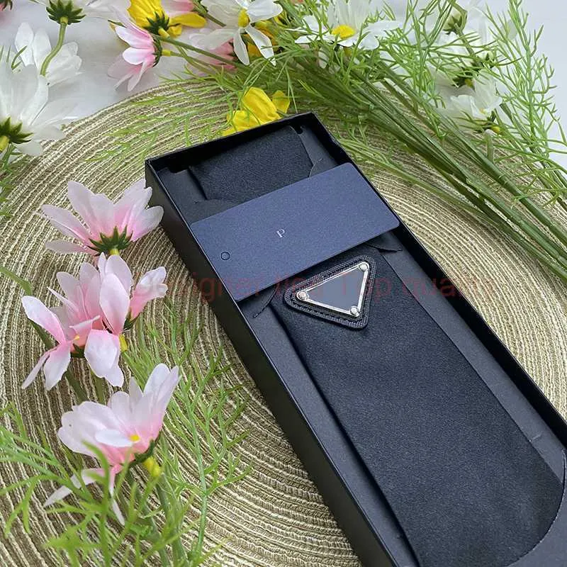 DHgate.com:Classic Fashion Tie Designer Designs Men's and Women's ...