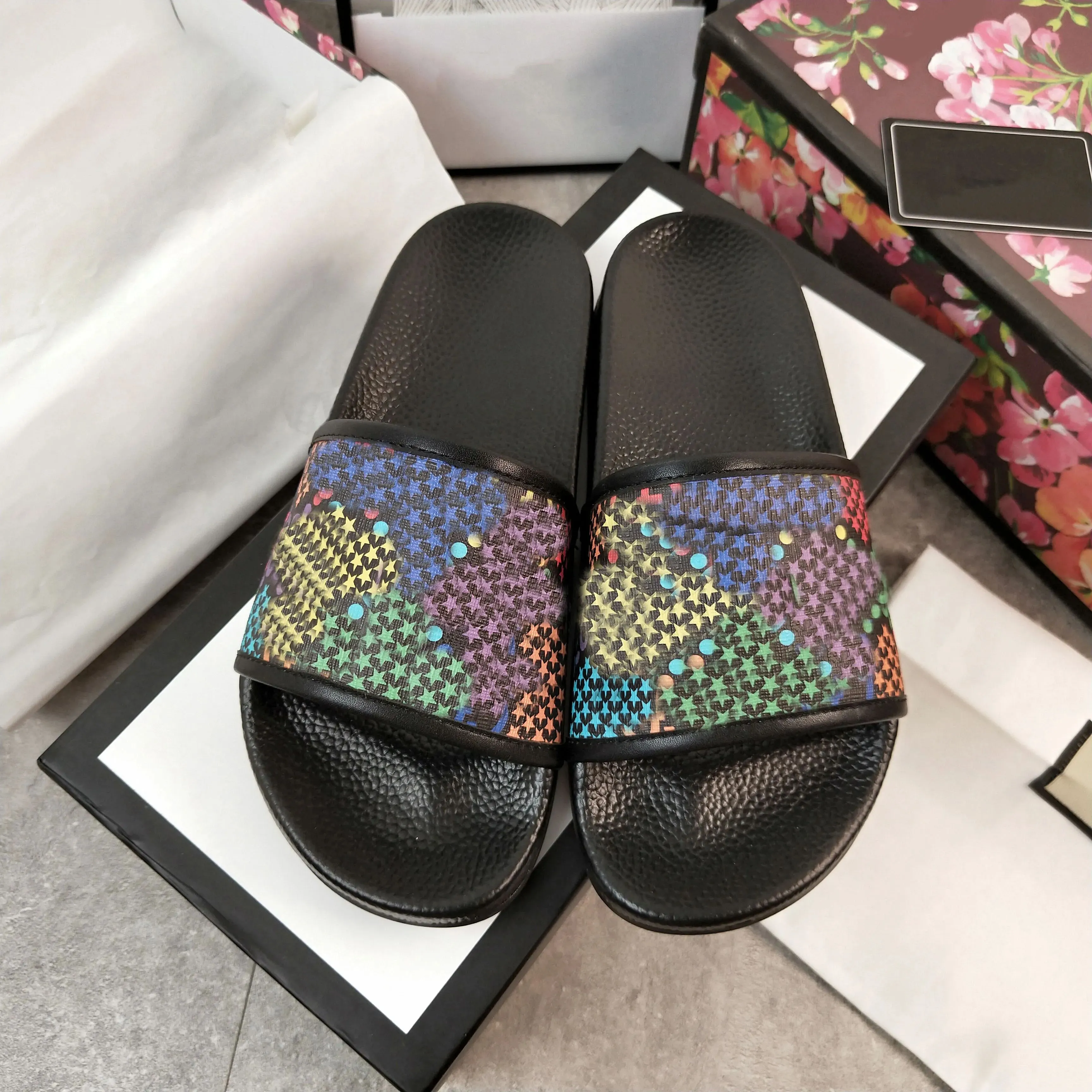 Desginer 2024 New High Quality Slipper For Men And Women Fashion ...