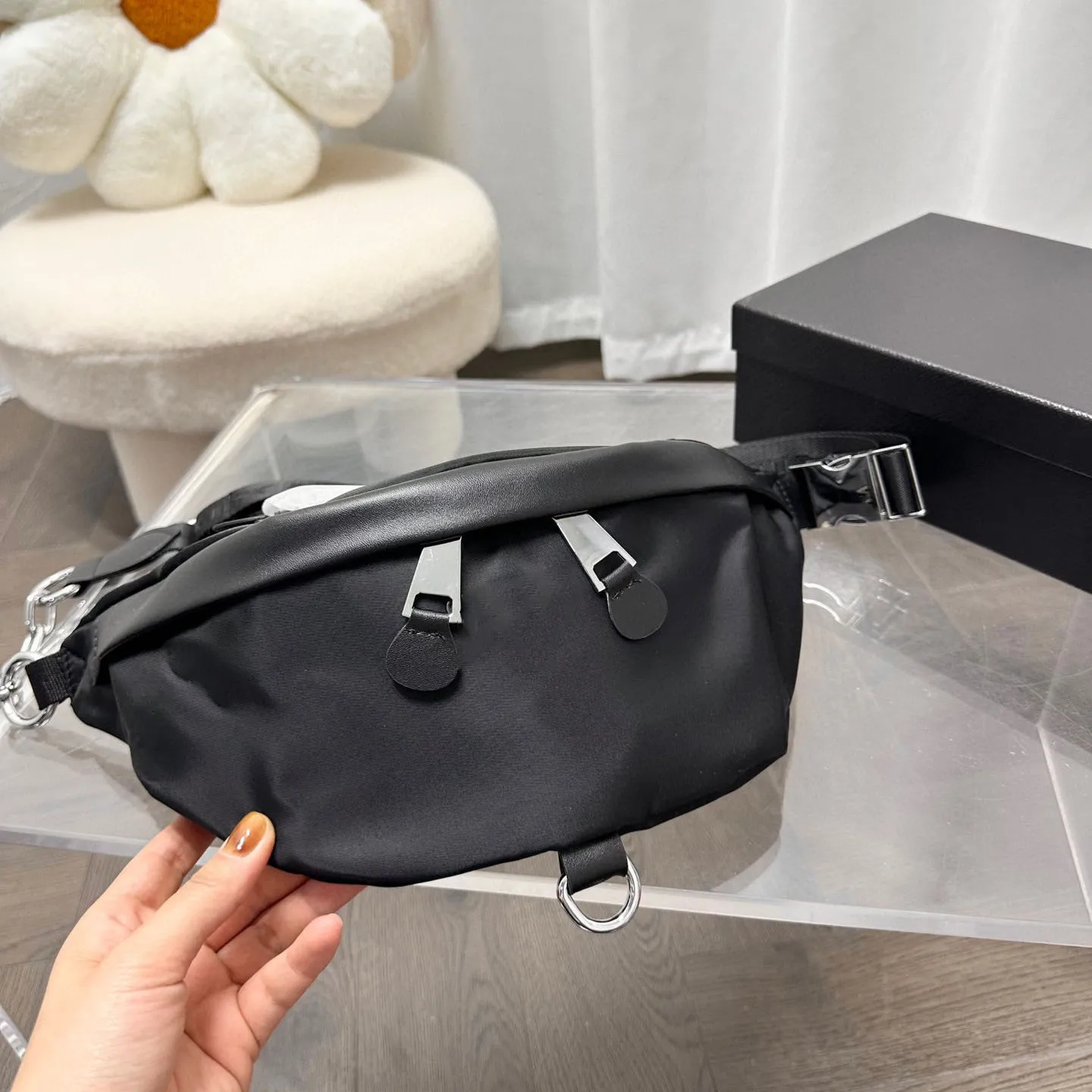 DHgate.com:Men's Black Waist Bag Triangle Designer Nylon Messenger ...