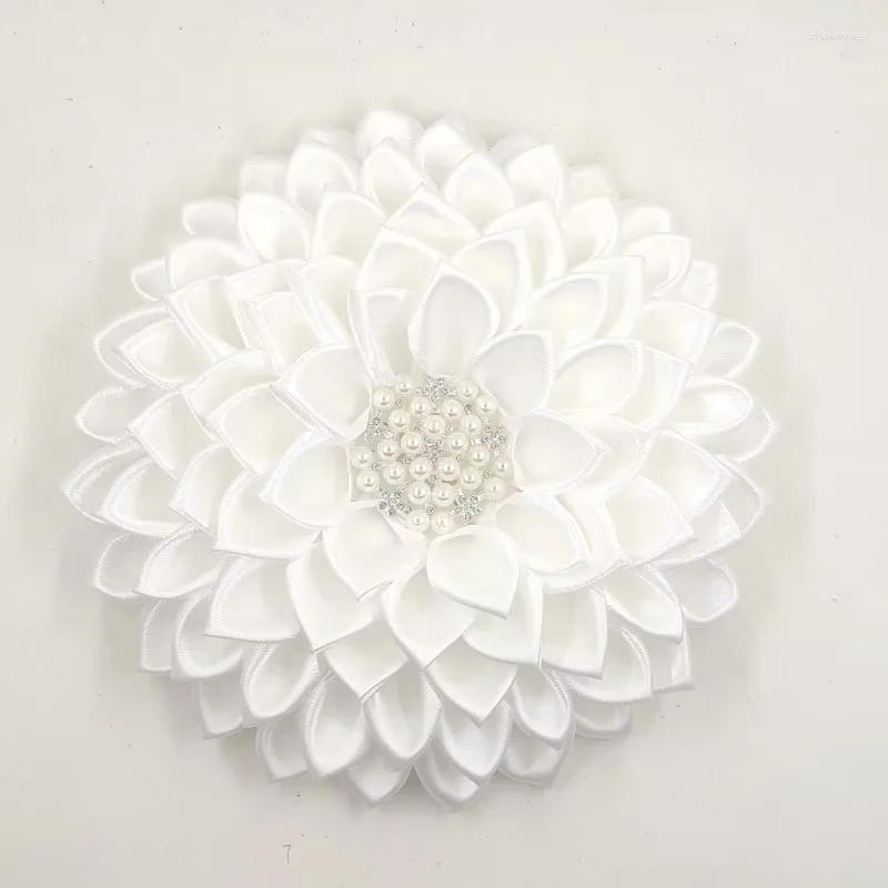 DHgate.com:White Sorority Brooch Shoulder Flower Brooches for Women ...