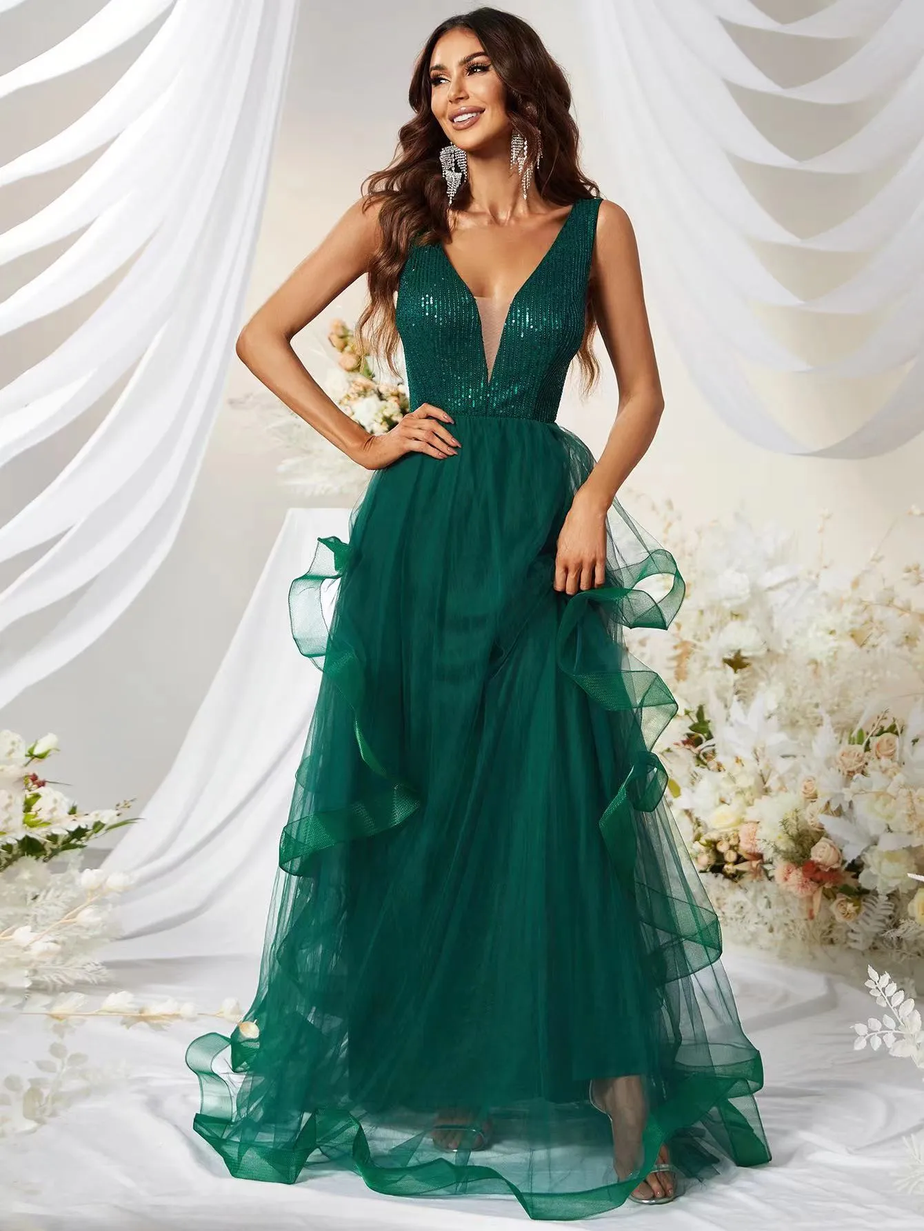 DHgate.com:Sparkly Green Prom Dress 2023 for Black Girls, Halter V-Neck ...