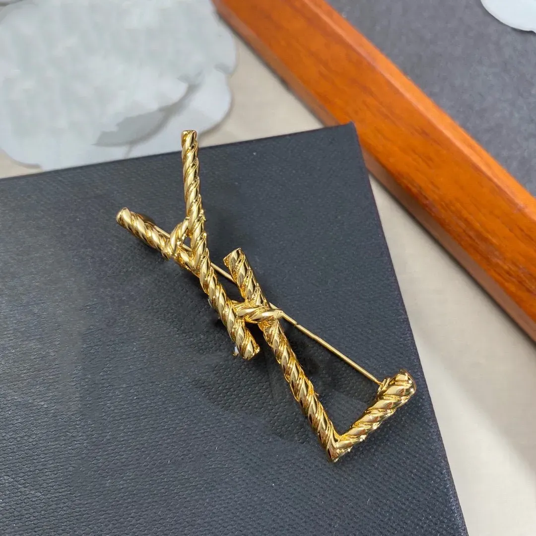 Elegant Unisex Designer Brooch Pins In Gold And Silver Fashionable ...